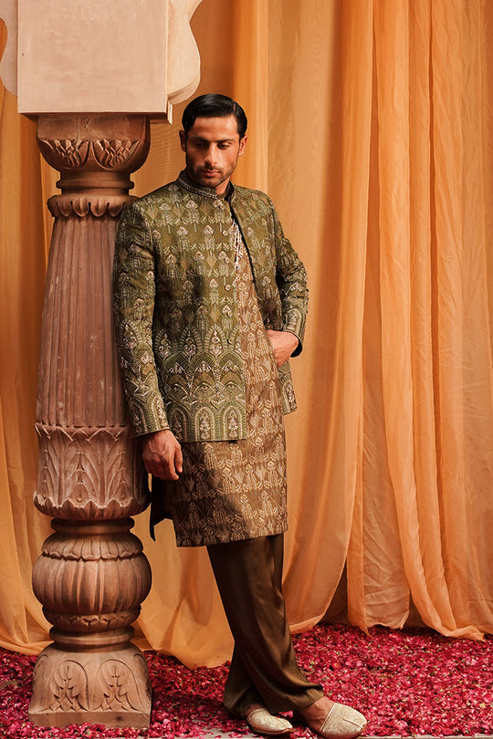 Best Mehndi Clothes for Men | Groom & Guest Mehndi Outfit Ideas ...